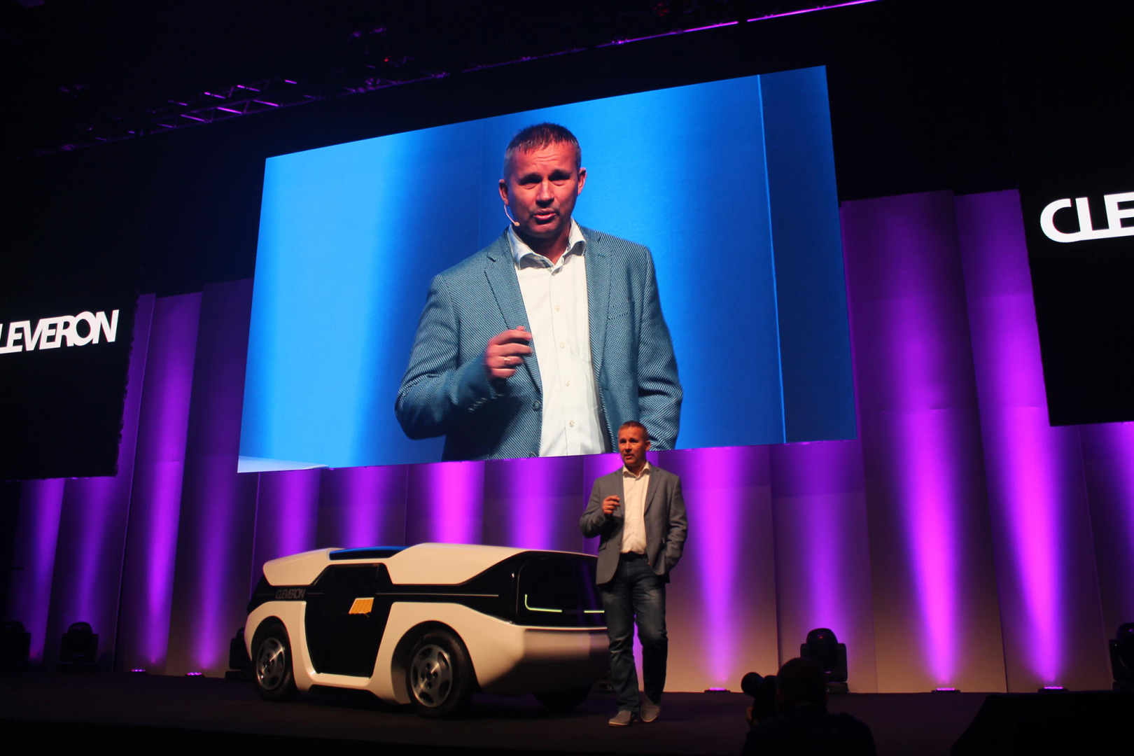 Cleveron presents their first robot courier prototype – Clevon